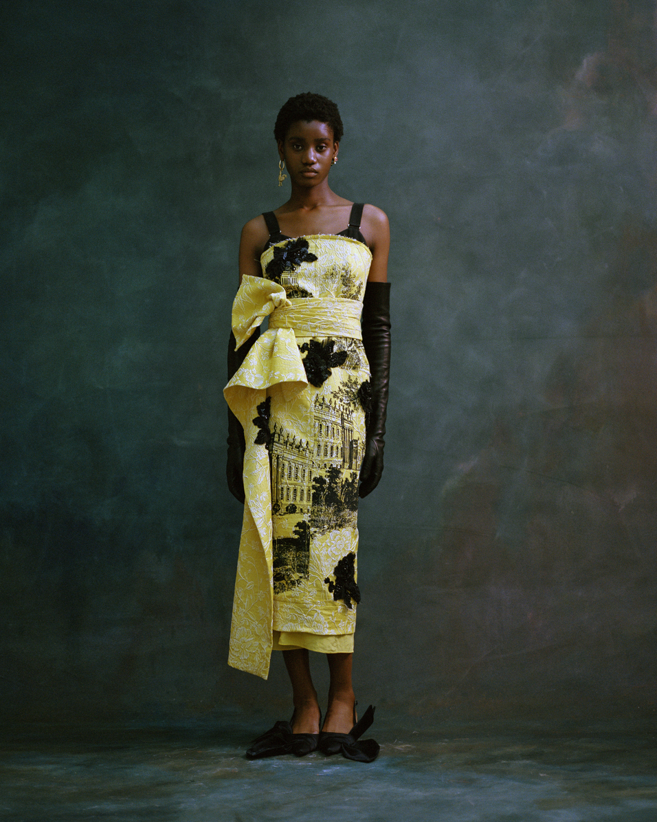 Erdem تكشف عن مجموعة ربيع وصيف 2024 المميزة على Farfetch.com - مجلة هي